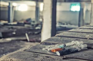 Heroin Addiction: Signs, Side Effects & Treatment │ Rehabs.com